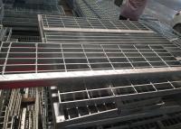 China Mild Steel & Stainless Steel Stair Treads Grating with 30-60mm Pitch and 20-100mm Bearing Bars for sale