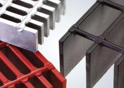 China Painted Heavy Duty Steel Grating 555/40/100 For Trench Cover With 83.3% Drainage Efficiency for sale