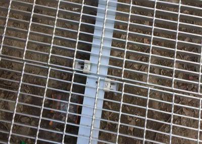China Galvanized Steel Grating Clips - 30mm to 50mm Sizes with M8 Bolt System for Industrial Platforms for sale