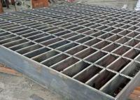 China Heavy Duty Mild Steel Floor Grating 12mm×12mm Cross Bar 800mm×1025mm Panel with Hot-Dip Galvanized Finish for sale