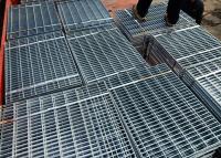 China Hot Dip Galvanized Press Lock Steel Grating For Prevent Slippery Drainage Catwalk for sale