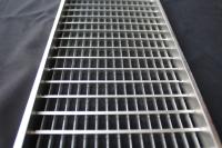 China 316L Stainless Steel Serrated Bar Grating with Saltwater Corrosion Protection and Customizable Size for Industrial Platforms for sale
