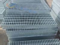 China Galvanized Anti Slip Q345 Steel Grating Trench Cover 100mm Cross Bar Pitch for sale