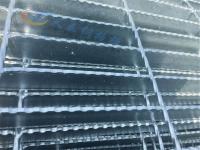 China Hot DIP Galvanized Serrated Steel Grating 25x5mm Bearing Bar for Industrial Platform for sale