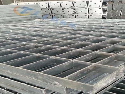 China HDG Heavy Duty Stair Tread Serrated Steel Grating 25x5mm for Industrial Platforms for sale