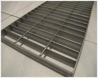 China Heavy Duty Galvanized Steel Trench Grating 1000x1000mm with 20-60mm Bearing Bars and International Standards for sale