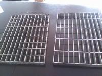 China Heavy Duty Galvanized Steel Trench Grating 1000x1000mm with 20-60mm Bearing Bars and International Standards for sale