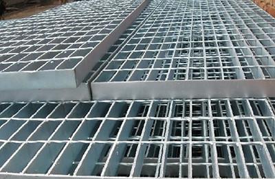 China Hot Dipped Galvanized Steel Grating Platform Flooring Anti-Slip 3mm-10mm Bearing Bar Custom Sizes for sale