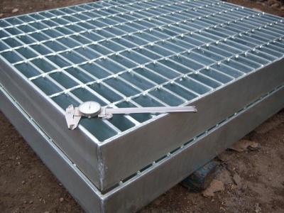China Stainless Steel Floor Drain Grate 30-40mm Bar Spacing for Driveway and Carpark Applications for sale