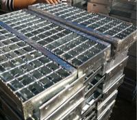 China Galvanized Serrated Steel Grating 25x5mm Bearing Bar 41x100mm Pitch Industrial Safety Grid for sale