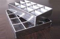 China Industrial Serrated Galvanized Steel Grating 25x2mm Bearing Bar with 41mm Pitch for Industrial Platforms for sale