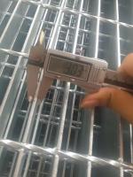 China Industrial Serrated Galvanized Steel Grating 25x2mm Bearing Bar with 41mm Pitch for Industrial Platforms for sale