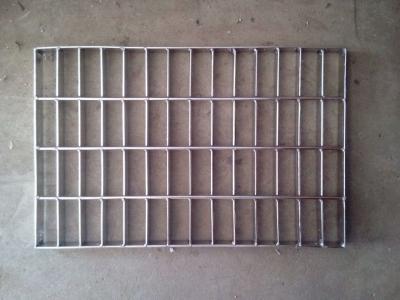 China Galvanized Steel Bar Grating 32x5mm 100mm Bearing Bar Spacing for Walkway for sale