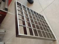 China Galvanized Steel Bar Grating 32x5mm 100mm Bearing Bar Spacing for Walkway for sale