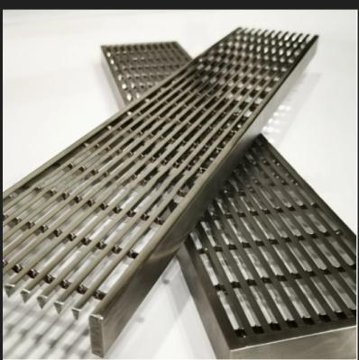 China Stainless Steel Trench Cover Plate 30mm Bearing Bar Pitch Heavy Duty Drain Grating for sale