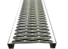China Punched Aluminum Anti Skid Serrated Walkway Grip Strut 25x5x3mm Bearing Bar for sale