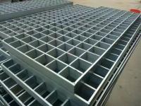 China Hot-DIP Galvanized Heavy Duty Steel Grating 30mm-100mm Bar Spacing for Industrial Walkways for sale