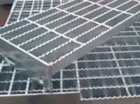 China Hot Dip Galvanized Serrated Bar Steel Grating Stair Treads Q235B 5mm Thickness for sale
