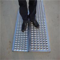 China Hot Dip Galvanized Steel Bar Grating Heavy Duty Platform Stair Treads 30mm 40mm Pitch for sale