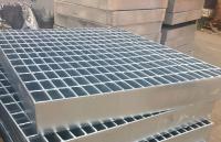 China Hot Dipped Galvanized Welded 30mm Heavy Duty Steel Grating for sale