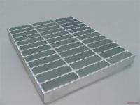 China Hot Dipped Galvanized Serrated Steel Grating 2mm Thickness 30mm Bearing Bar Pitch for Industrial Platforms for sale