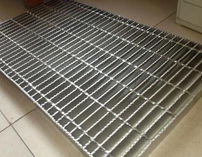 China Hot Dip Galvanized Steel Grating Serrated Walkway 25mm x 3mm for Safety Platform for sale