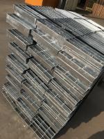 China Galvanized Steel Grating Walkway Panels 30x5mm Bearing Bar Heavy Duty Metal Decking Steps for sale