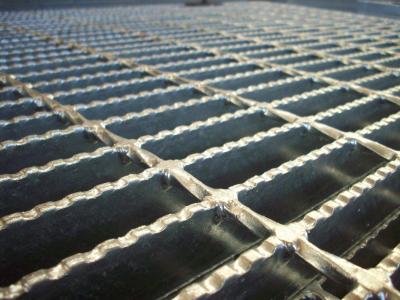 China Hot Dip Galvanized Steel Grating Welded Floor Grid Plate 25x5mm Bearing Bar for Walkway for sale