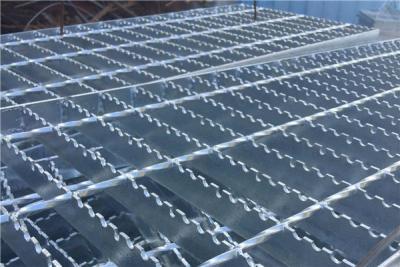 China Hot Dipped Galvanized Steel Grating Step 7/16 inch 25x3 mm for Safety Walkway for sale