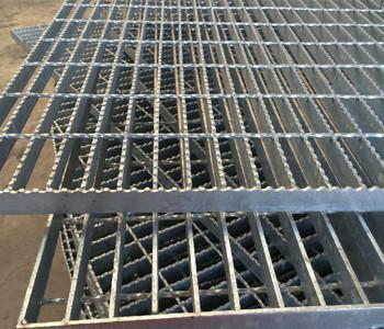 China 1000mm Width Stair Galvanized Serrated Steel Bar Grating for sale