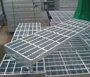 China 40x5x3 Stainless Serrated Galvanized Steel Grating For Driveways for sale