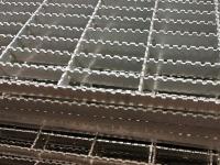 China 40x5x3 Stainless Serrated Galvanized Steel Grating For Driveways for sale
