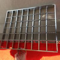 China Q235 HDG Steel Grating Panel 25×3 to 40×3 Sizes for Industrial Walkways and Platforms for sale