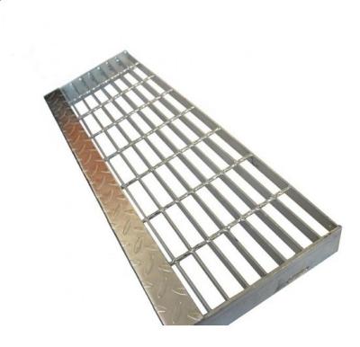 China ISO9001 Hot Dipped Galvanized Steel Stair Treads Grating for Catwalks - 15+ Year Service Life with Welded/Bolted Options for sale