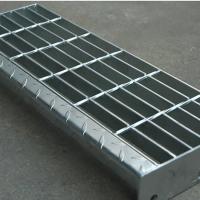 China ISO9001 Hot Dipped Galvanized Steel Stair Treads Grating for Catwalks - 15+ Year Service Life with Welded/Bolted Options for sale