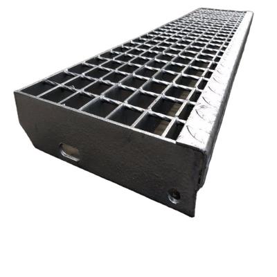 China Hot Dipped Galvanized Steel Grating Fence Kick Plate 25x3mm High Strength for sale
