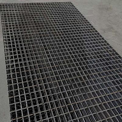 China Plank Serrated Carbon Steel Bar Grating 32x5mm Black Paint Surface Treatment for sale