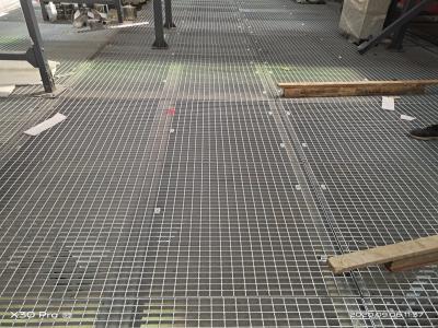 China Galvanized Steel Bar Grating Walkway 25x5mm Bearing Bar Industrial Flooring for sale