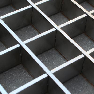 China Hot Dip Galvanized Serrated 30x3mm Press Lock Steel Grating for sale