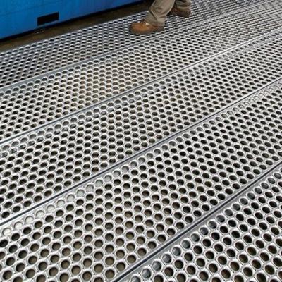 China PERF-O-GRIP Industrial Work Platform Walkway Grating 2.0-5.0mm Thickness with Anti-Slip Surface for sale