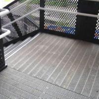 China Stacked Small Hole Traction Grip Safety Grating 2.0-5.0mm Thickness 6000mm Length Industrial Flooring for sale