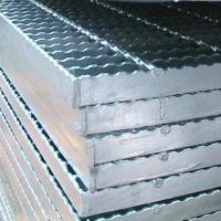 China Flat Outdoor Floor 32x5mm Serrated Steel Grating for sale