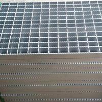 China Flat Outdoor Floor 32x5mm Serrated Steel Grating for sale