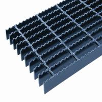 China Flat Outdoor Floor 32x5mm Serrated Steel Grating for sale