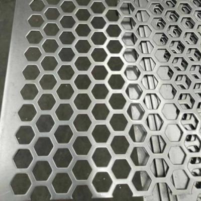 China Galvanized Steel Perforated Metal Sheet 4x8 with Diamond Pattern - Carbon/Stainless Steel Wire Netting for Industrial Applications for sale