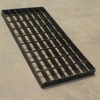China Serrated Anti Slip Welding Bar Grating Stair Treads 600-1200mm Width with 240-305mm Depth for sale
