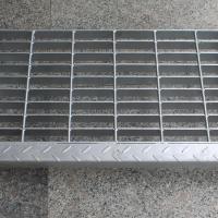 China Stainless Hot Dip Galvanized Welded Bar Grating With Checker Nosing for sale