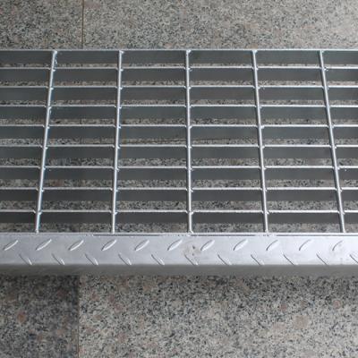 China Stainless Hot Dip Galvanized Welded Bar Grating With Checker Nosing for sale