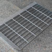 China Stainless Hot Dip Galvanized Welded Bar Grating With Checker Nosing for sale