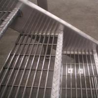 China Stainless Steel Bar Grating Stair Treads 25x5mm Screw Fixation for Industrial Steps for sale